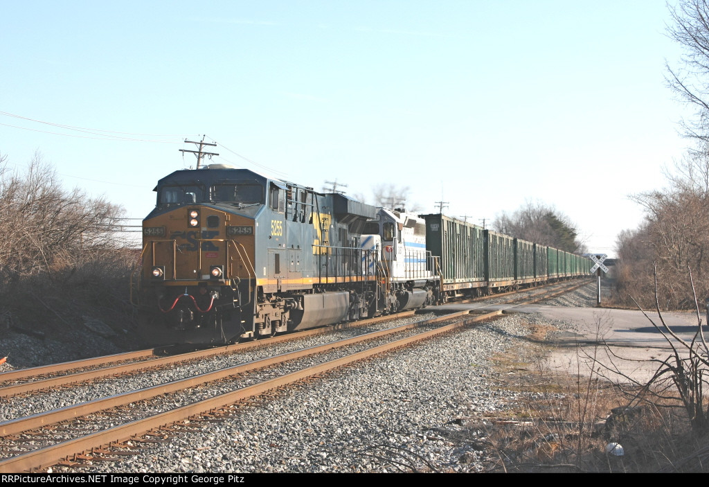 CSX 5255 and train Q703